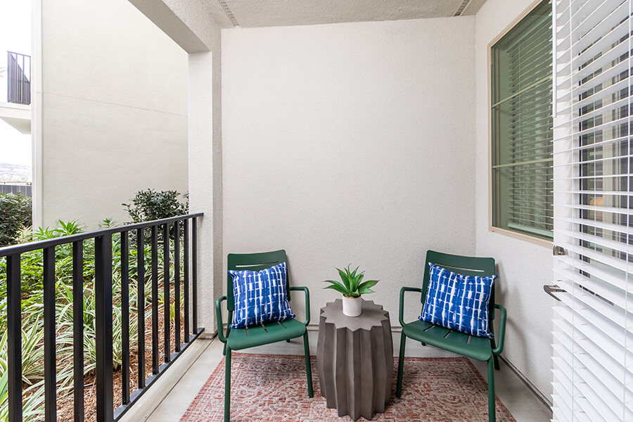 Studio, 1, 2 & 3 Bedroom Apartments in Poway San Diego | West Village Poway